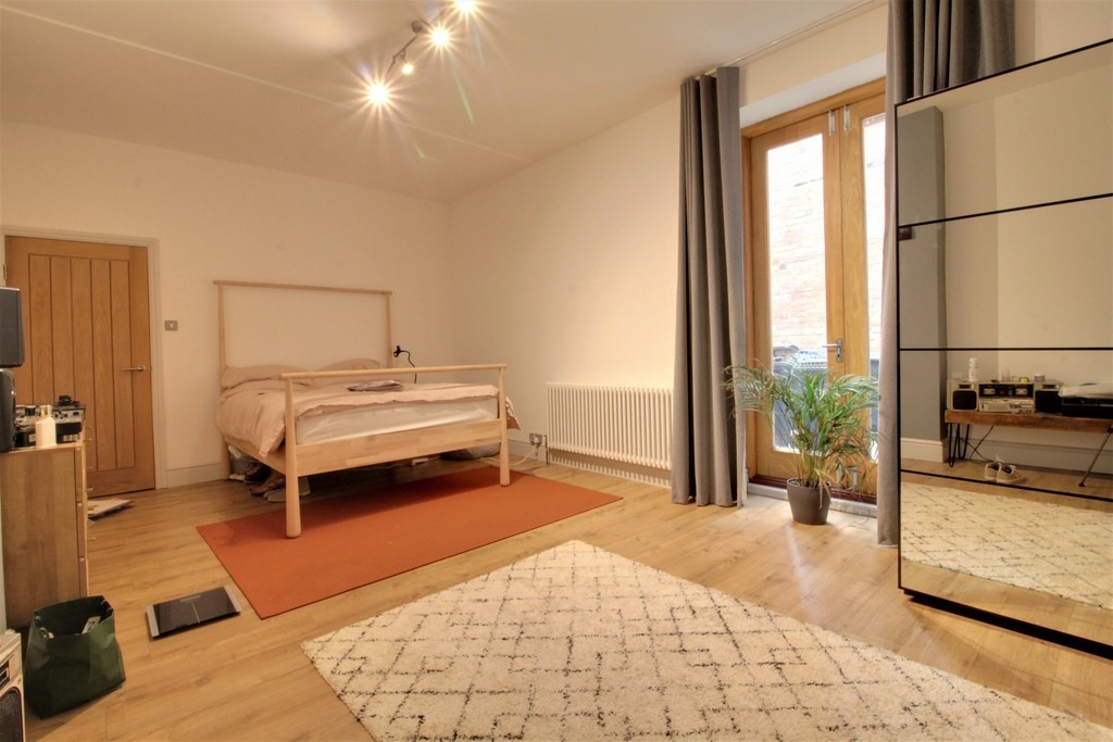 1 Bedroom Apartment To Let in Birmingham | James Laurence Estate Agents